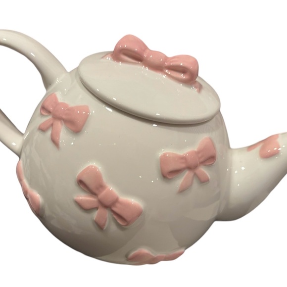 Kitchen | Two Tea Pots Four Tea Cups | Poshmark